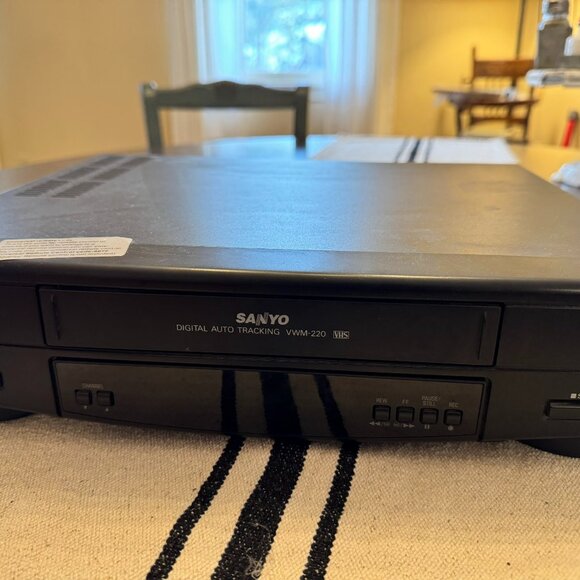 Sanyo | Other | Working Sanyo Vcr Vwm 22 Vhs Video Cassette Player ...
